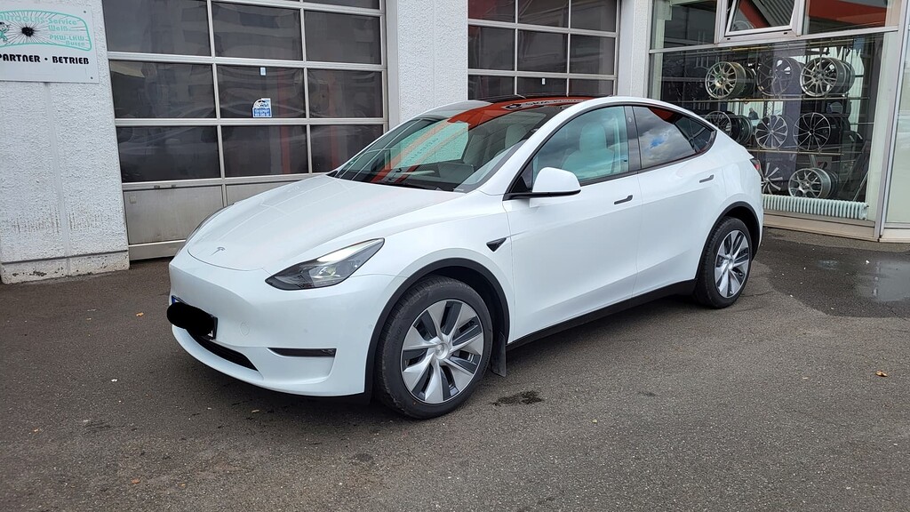 Tesla Model Y Weiss