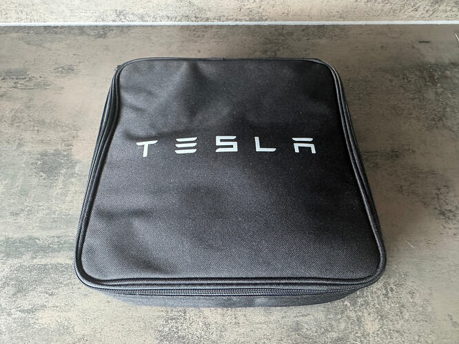 [Biete] Tesla Mobile Connector mit Schuko + CEE blau 16A - NEU ...