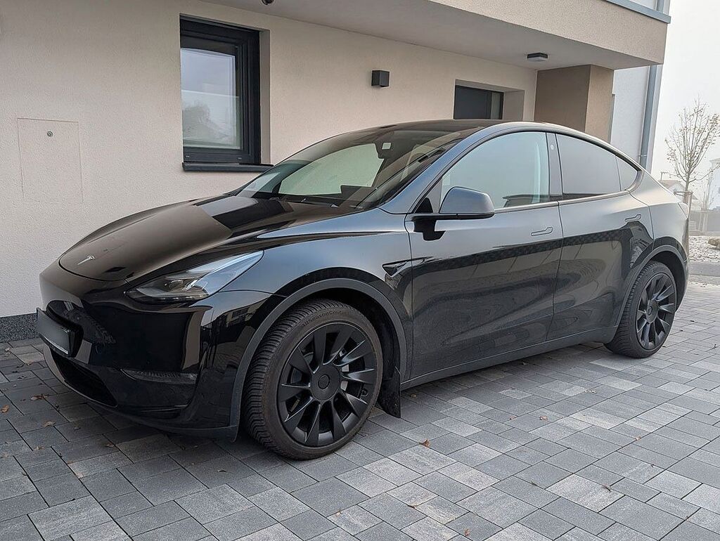 Tesla Lang Und Schwarz