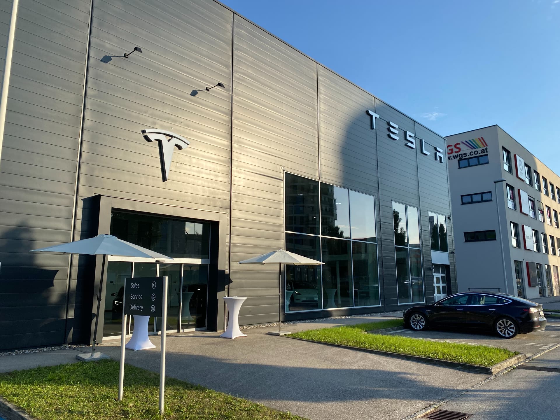 Neuer Tesla Store und Servicecenter in Linz-Leonding - Service Center ...