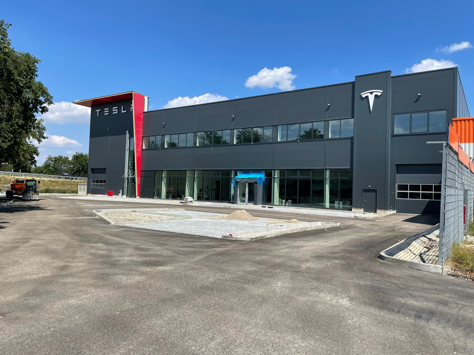 Auslieferungs-Center Neu-Ulm - Seite 9 - Service Center, Stores und ...