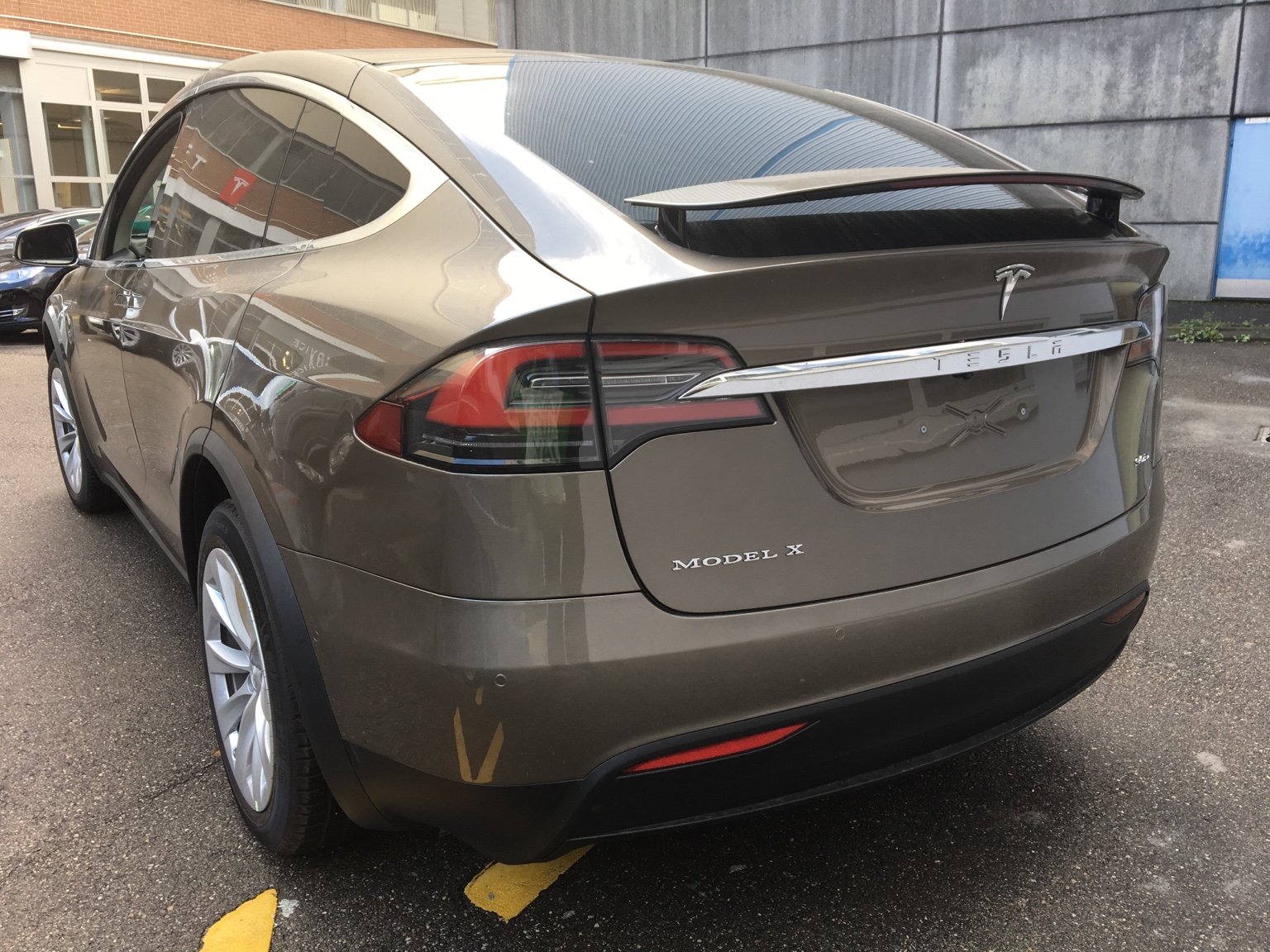 Model X Bilder: Titanium Metallic - Model X Allgemeines - TFF Forum ...