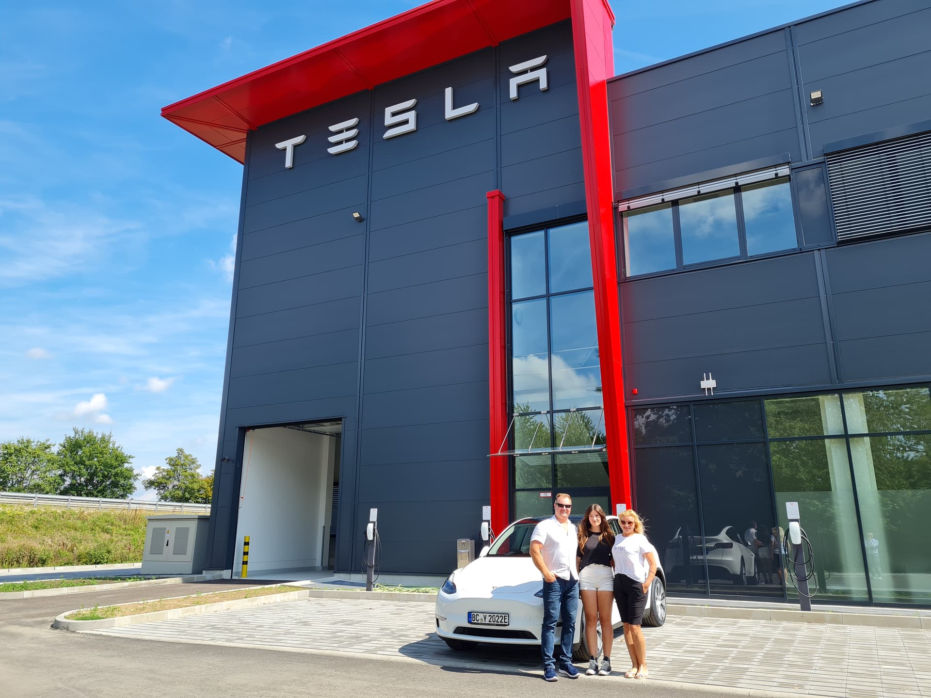 Auslieferungs-Center Neu-Ulm - Service Center, Stores und Logistik ...
