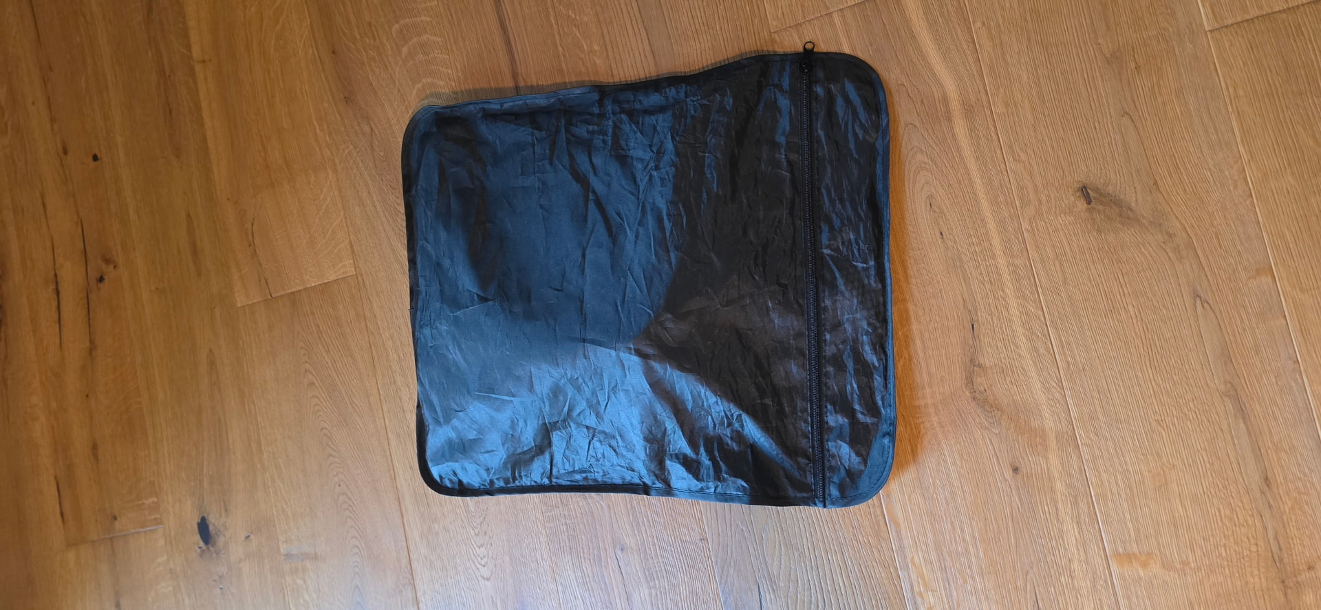 [Biete] Zubehör Tesla Model Y Legacy Camping Sonnenschutz, CEE Adapter ...
