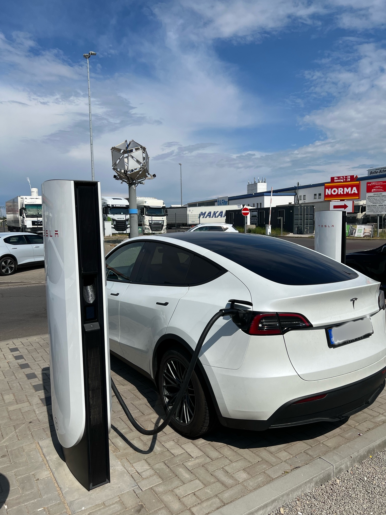 Model Y Standard Range Akku