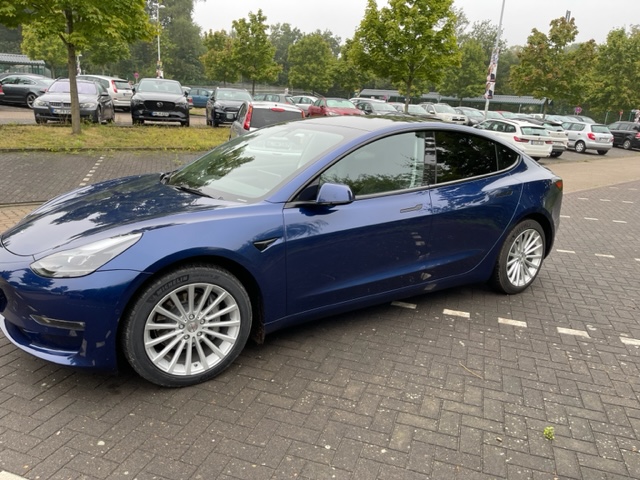 [Verkauft] Tesla Model 3 LR 12/2021 37000 km Blau/Schwarz ...