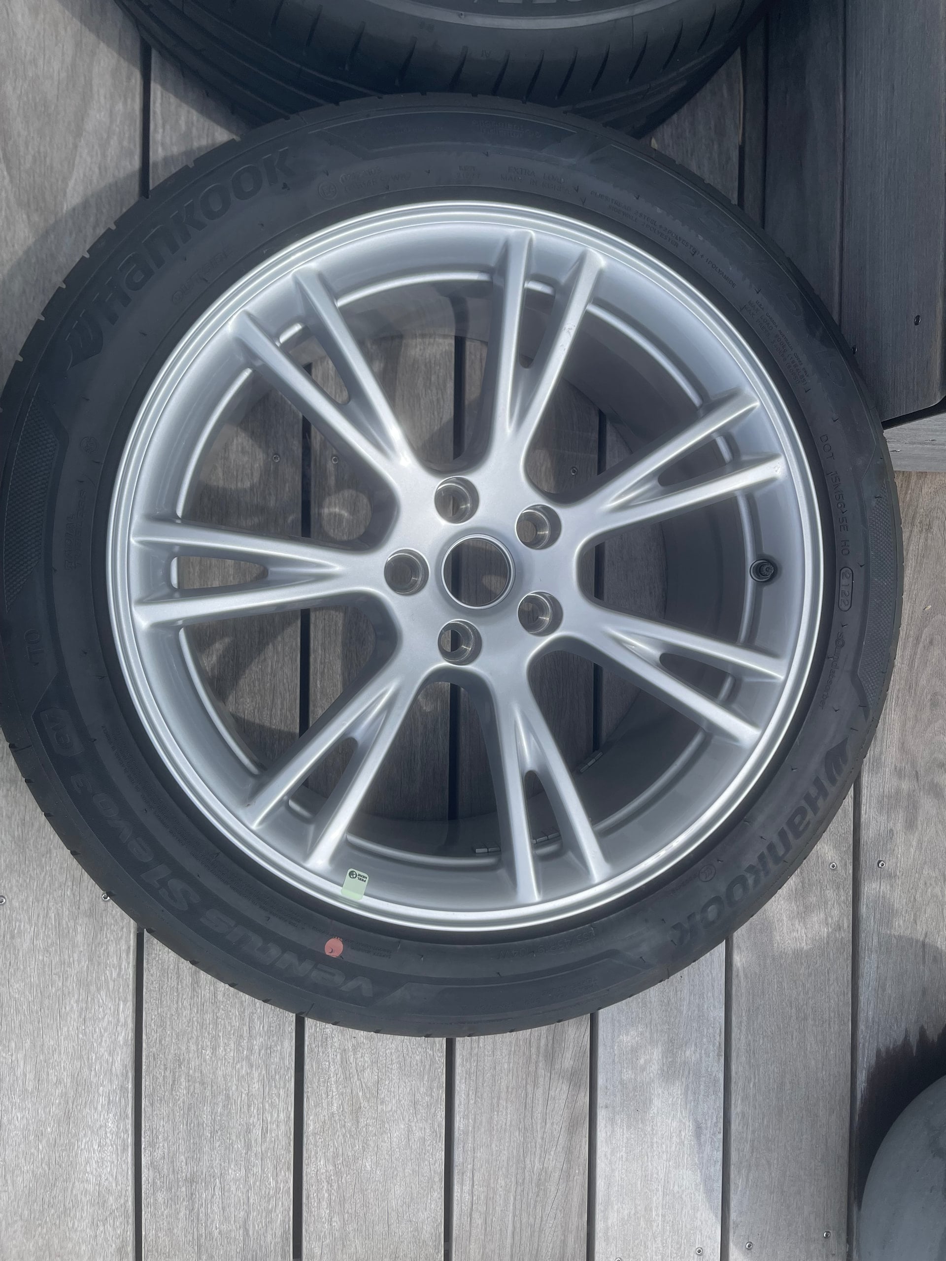 [Reserviert] Tesla Model Y Original 19” Gemini Komplettradsatz ...
