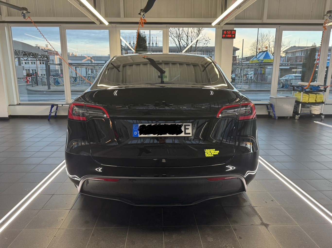 [Biete] Model Y LR AWD Himmel Schwarz Alcantara, 21" Überturbine ...
