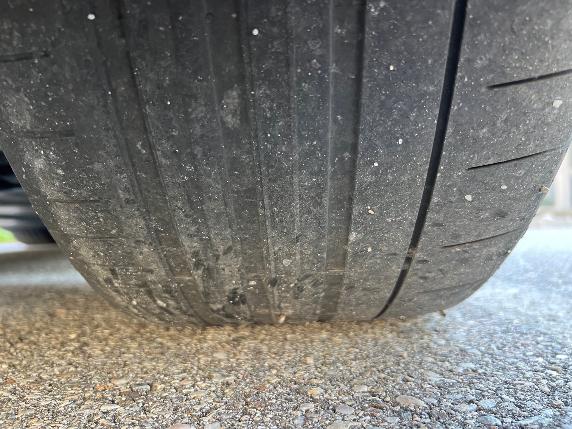 1 Satz Pirelli P-Zero für nur 5 Monate? - Model Y Probleme / Fehler ...