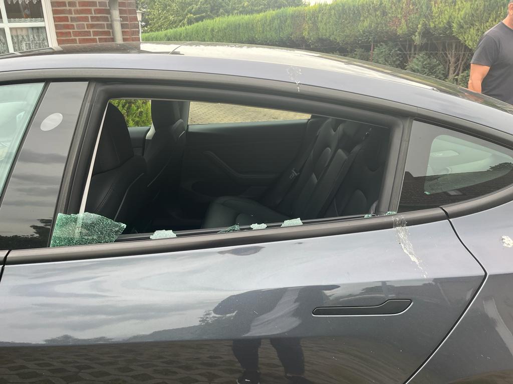 Bei voller Fahrt Scheibe geplatzt - Model 3 Probleme / Fehler - TFF ...