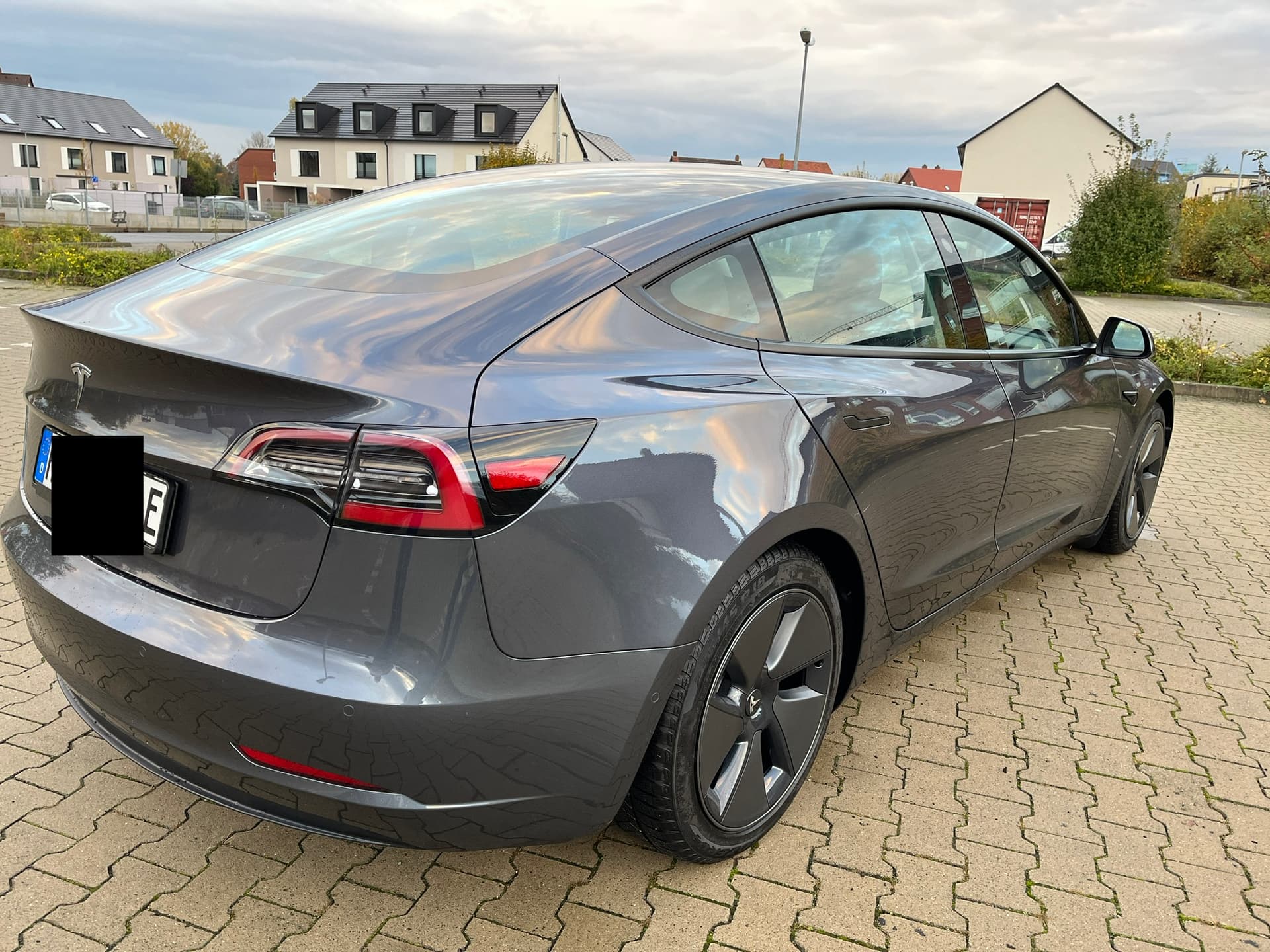 [Verkauft] Modell 3 SR+, EZ 10/2021, grau/schwarz, 8600km ...