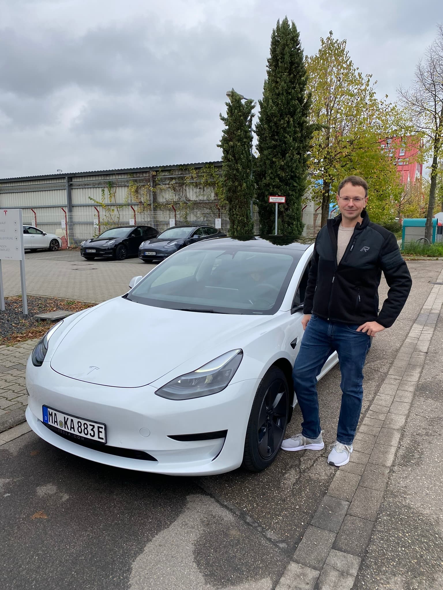 Tesla Fahrer Und Freundenull
